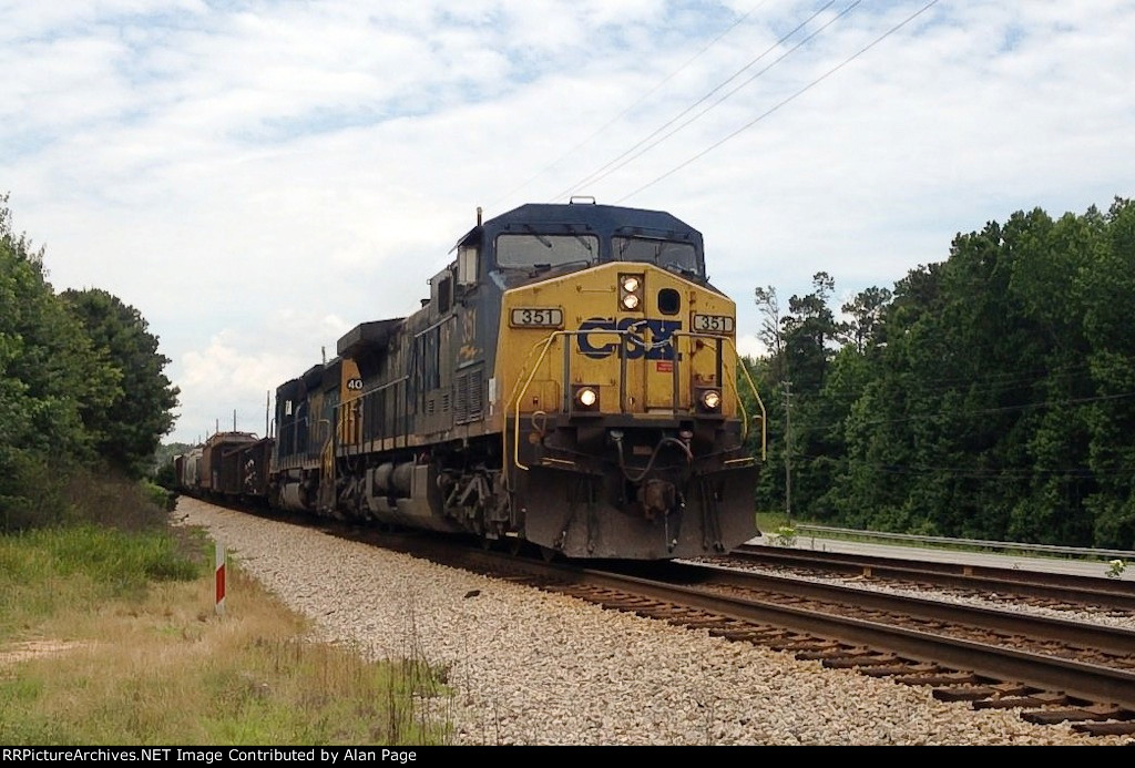 CSX 351 and 4006 roll NB